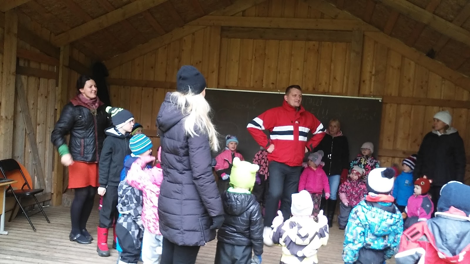 TERA 3e koolijütsid: Tänane"Seene varjus" etteaste Peedu lasteaia lastele