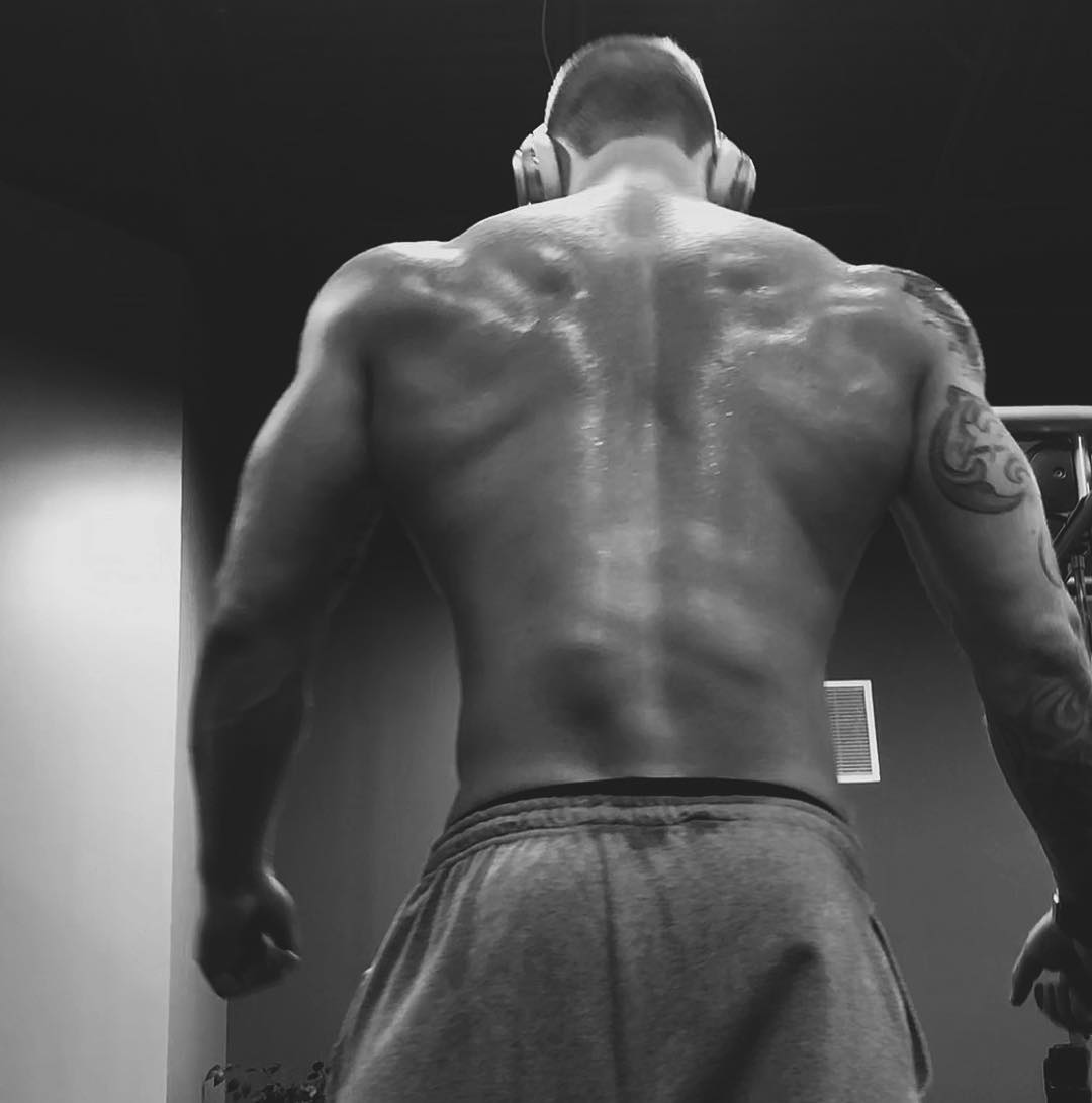 DUSTIN MCNEER: 54 IMÁGENES QUE NOS REGALÓ EN OCTUBRE