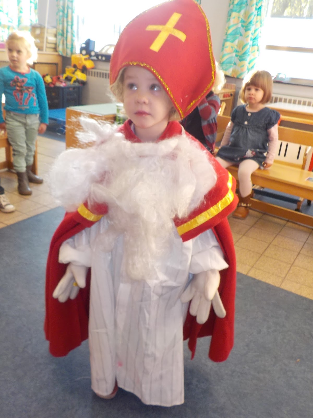 De Cezar-klas: Klaasje Sinterklaasje: de kledij van Sinterklaas
