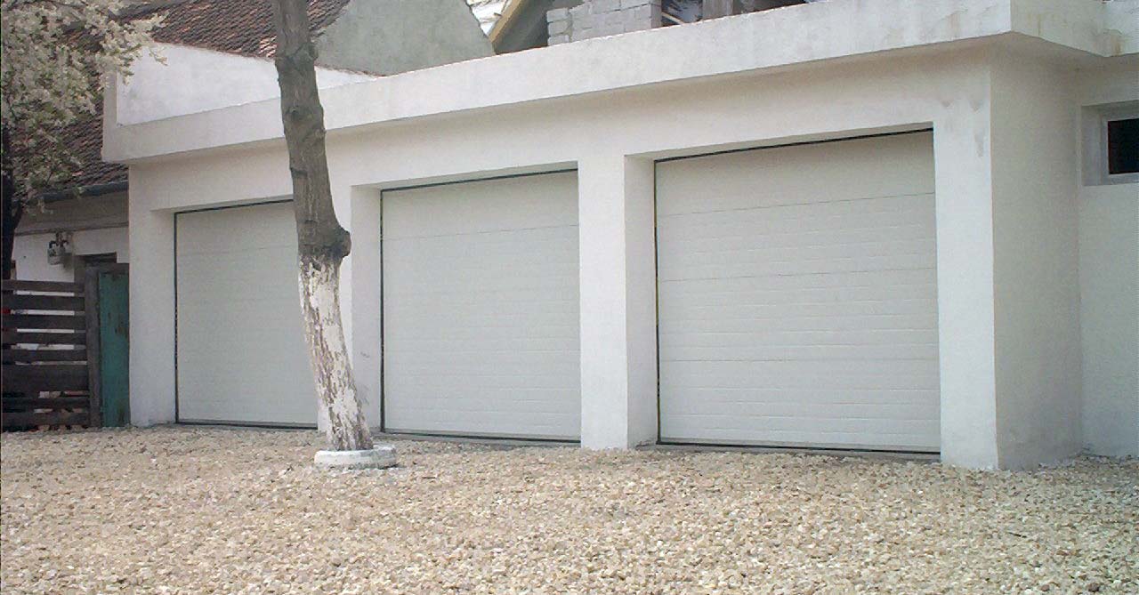 Cauti usi garaj la comanda