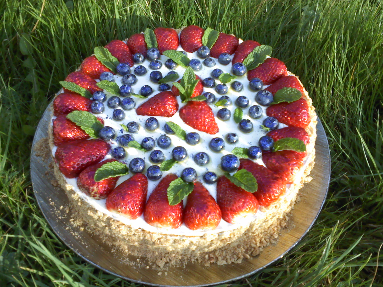 PASAKŲ VIRTUVĖLĖ: Tortas "Medutis"