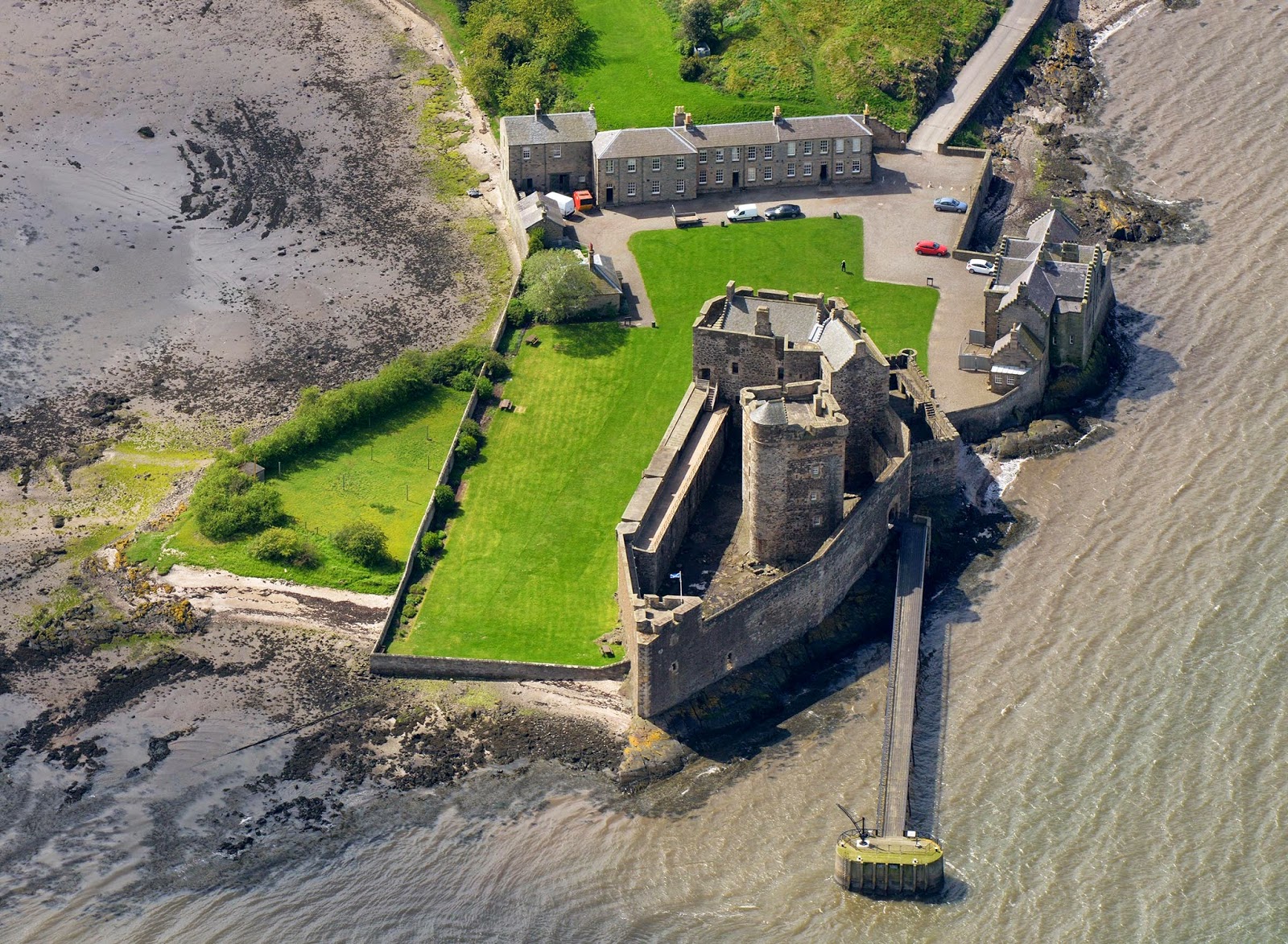 Blackness Castle, Scotland [1600x1173] : r/ImagesOfScotland