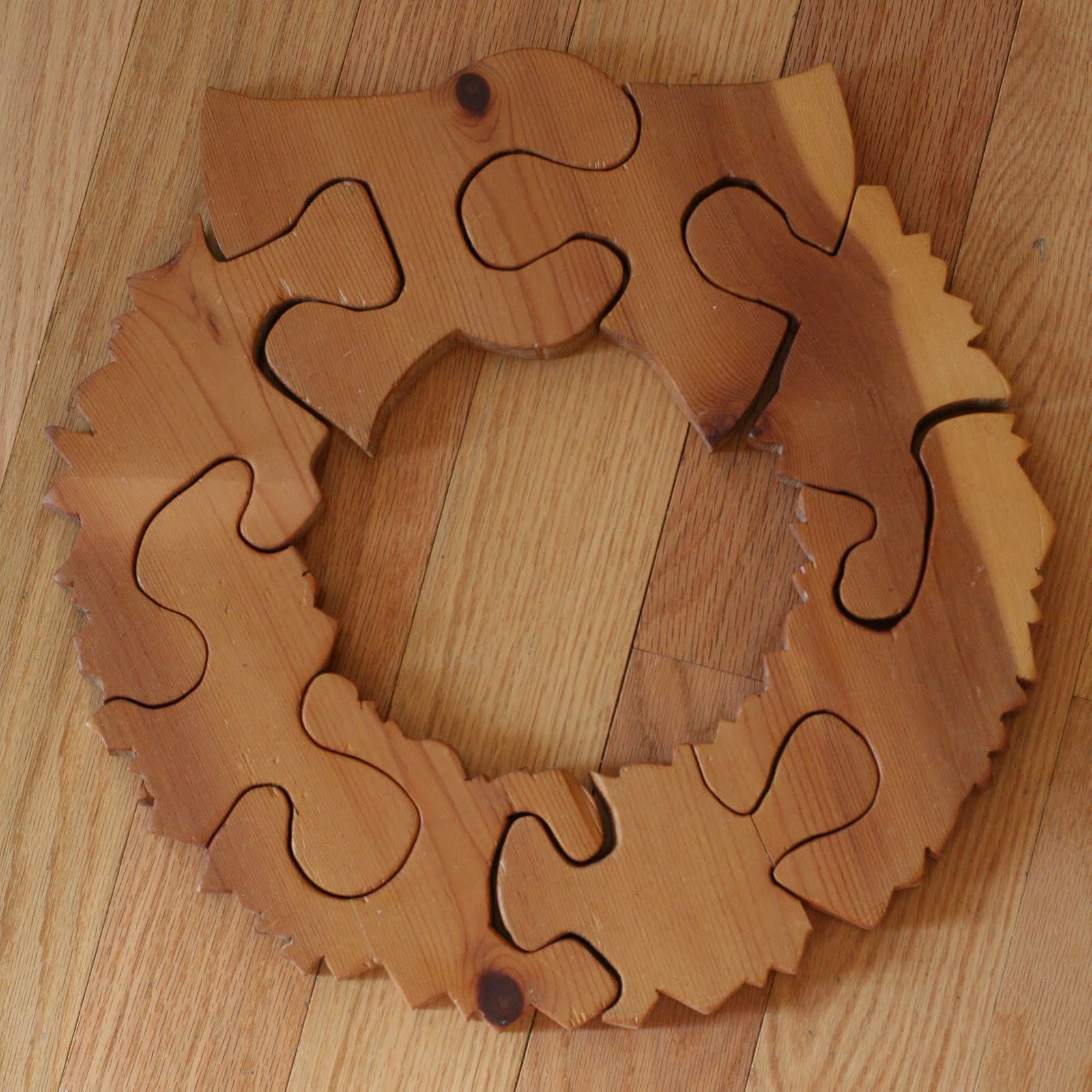 Shape of a Spoon: wooden wreath puzzle: a tutorial