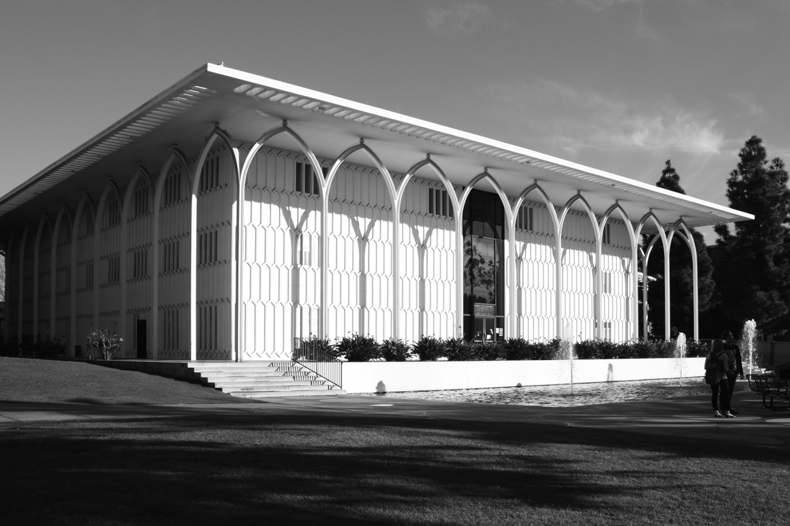 Digital Media Journey: Platforms and Porches in New Formalist Architecture