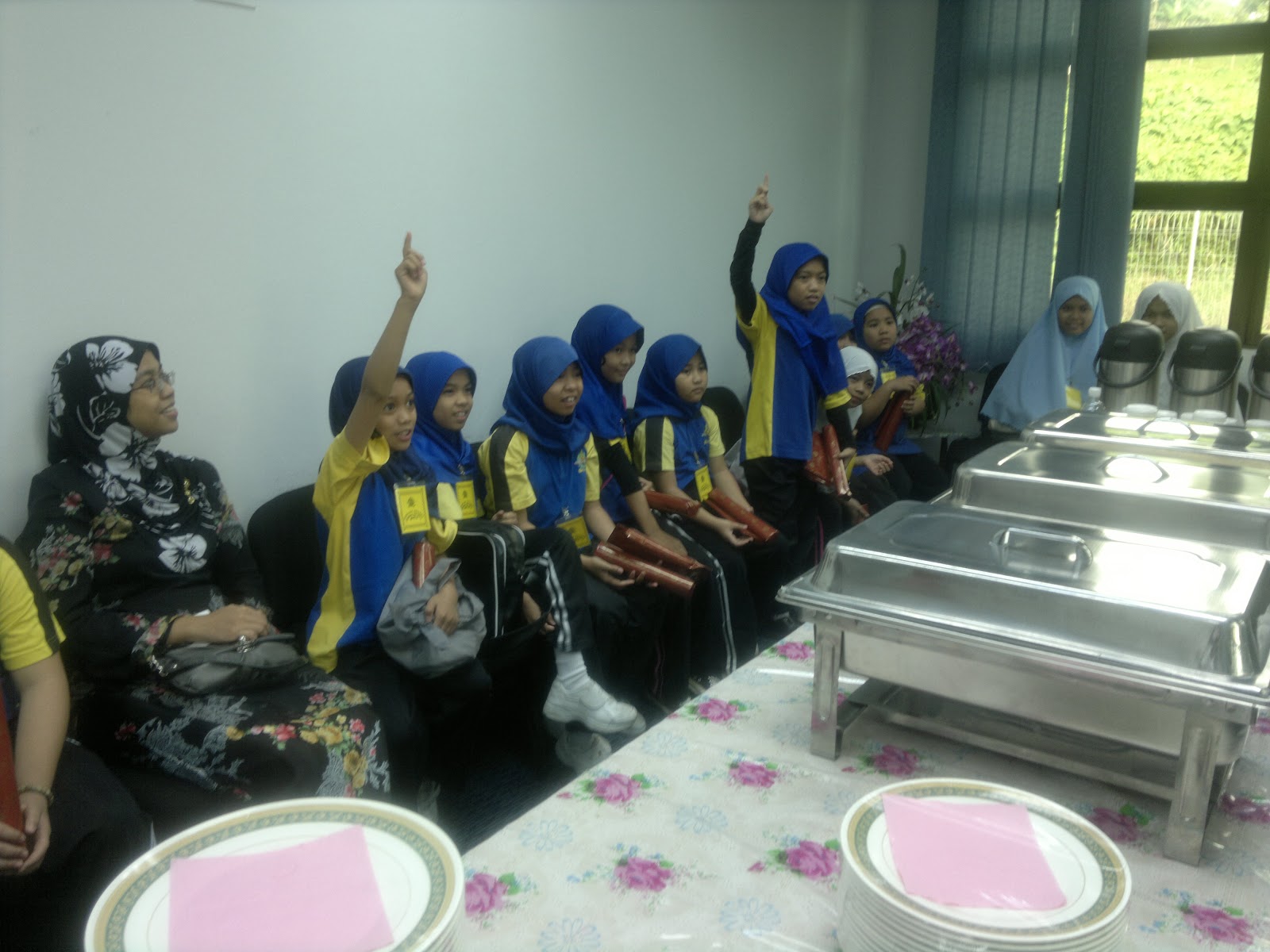 Perpustakaan Dewan Bahasa dan Pustaka Sengkurong: Lawatan dari Sekolah ...