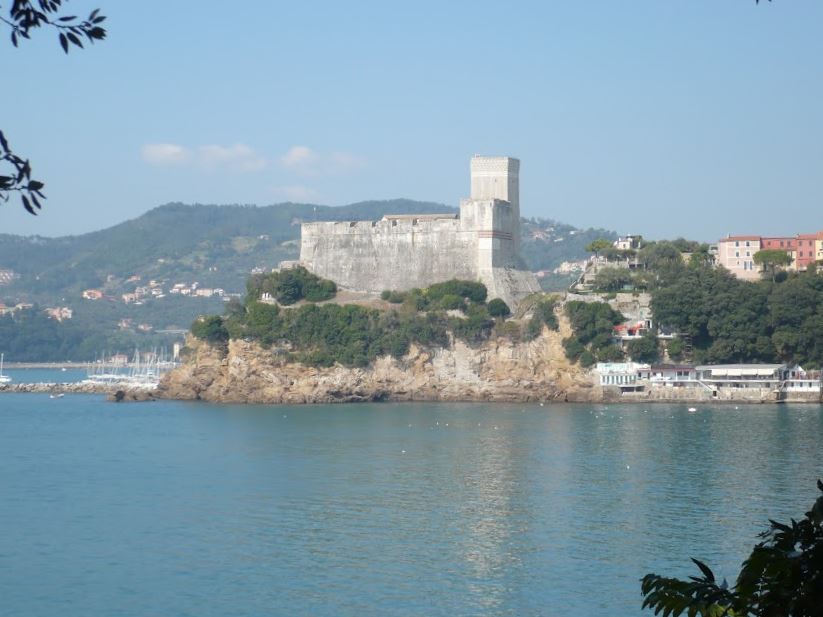 I paesi nel Golfo dei poeti: Lerici e Tellaro | Girovagando con ...