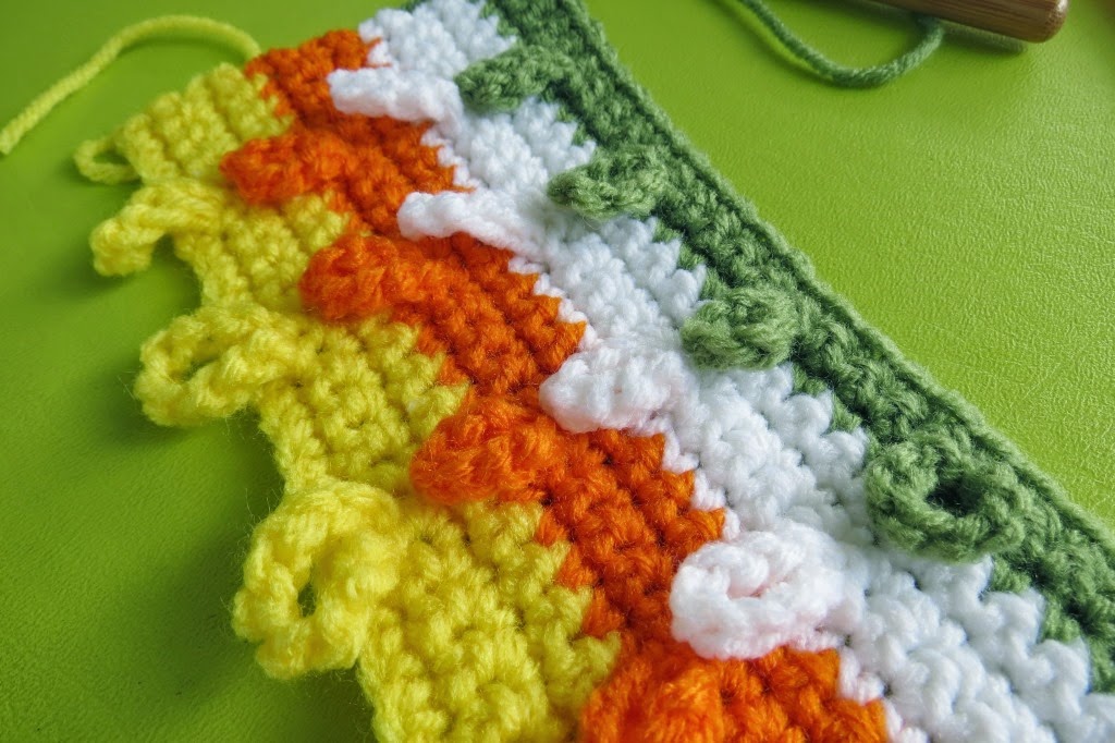 Sweet Bee Buzzings: Crochet Tutorial: Interlocking Loops