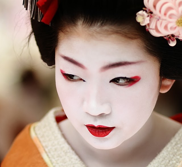 ALIZARIN: a worldly perspective: the modern geisha.