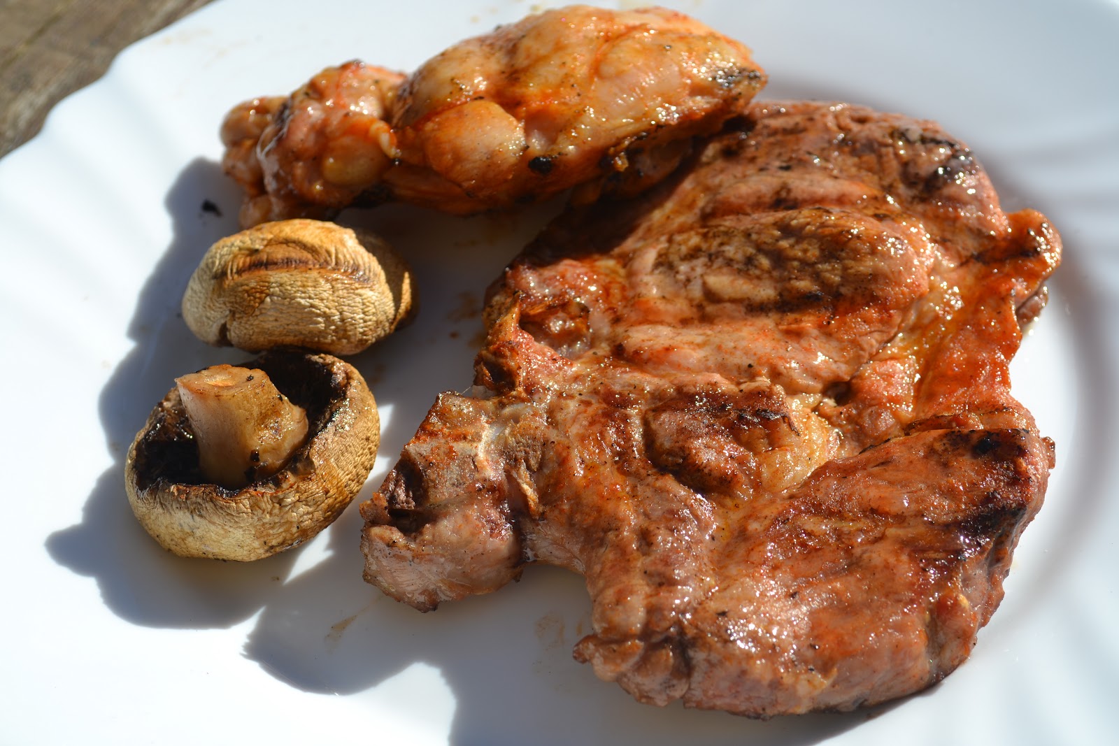 Myra's kitchen: Ceafa de porc si pulpe dezosate la gratar