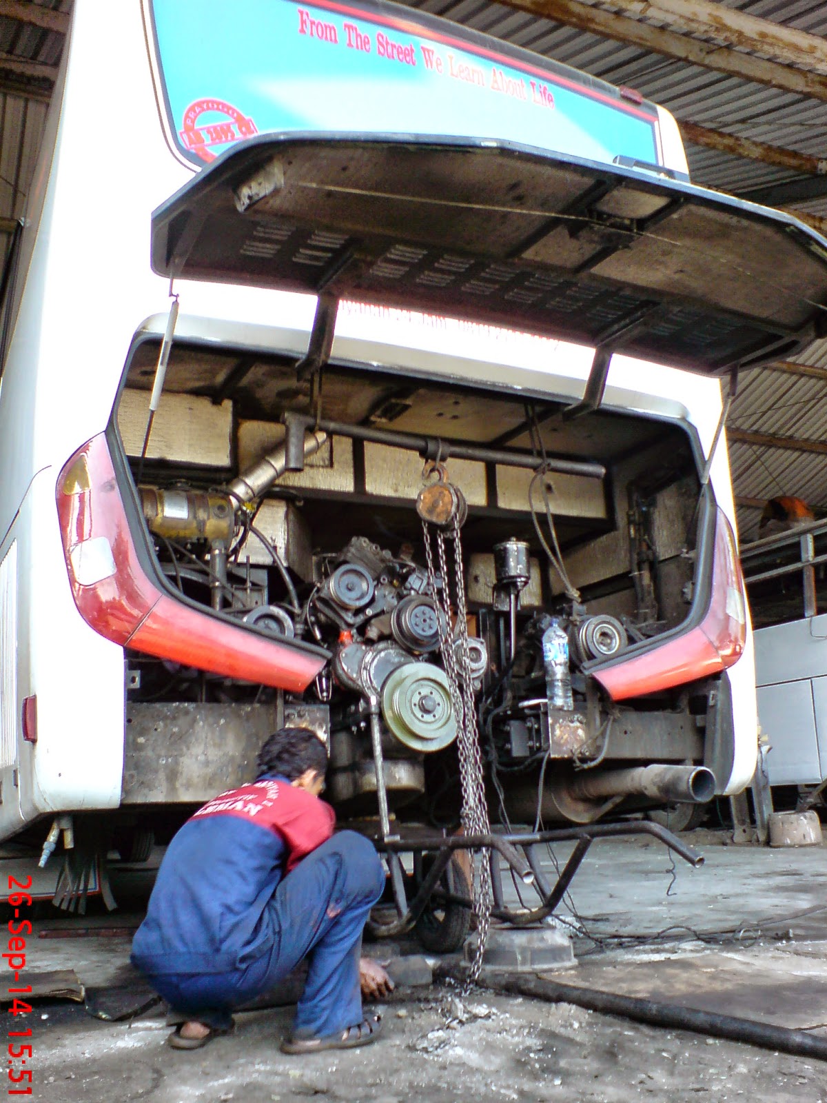 Pemasangan Mesin Baru Bus PO Prayogo 95CE