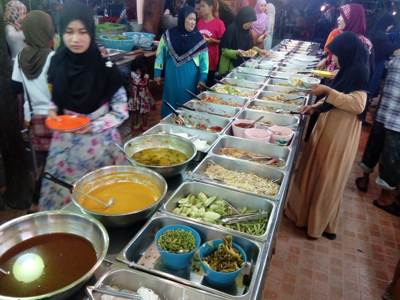 perjalanan kami: Steamboat dan BBQ halal di songkhla!