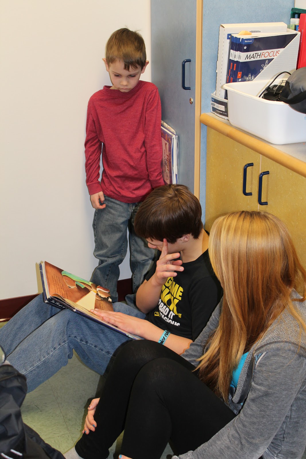 Life At SSES Grade 7s Visit The Grade 1s For I Love To Read life-at-sses-grade-7s-visit-the-grade-1s-for-i-love-to-read
