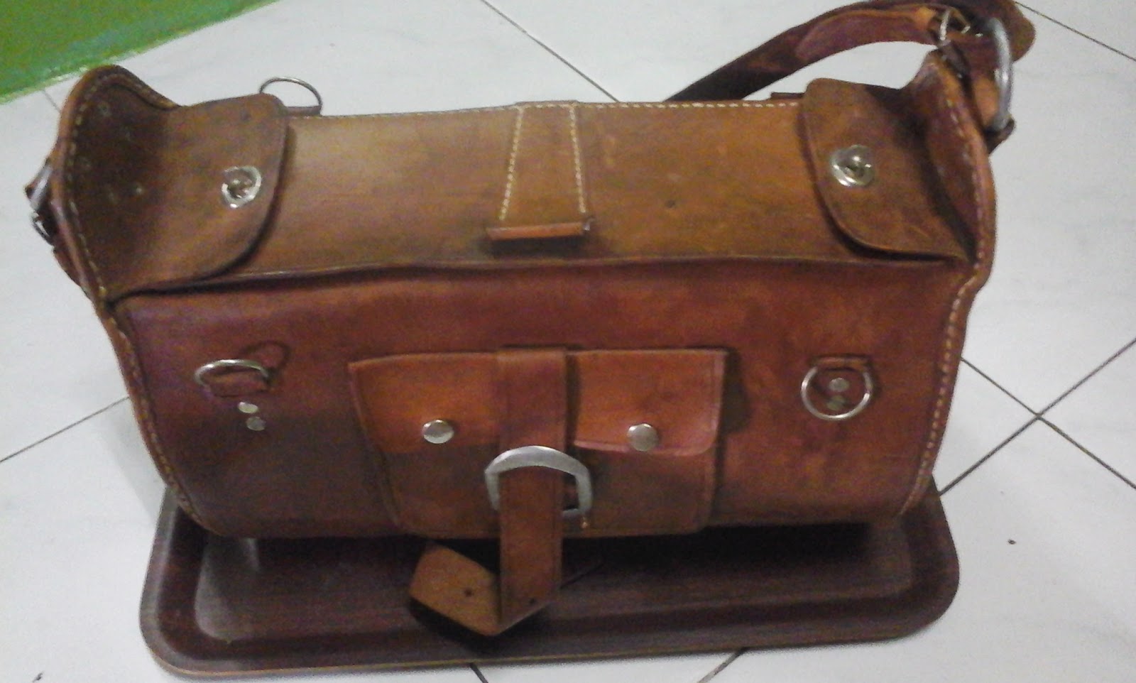 (variety product/items): BEG KULIT } BICARA TENTANG BARANGAN KULIT