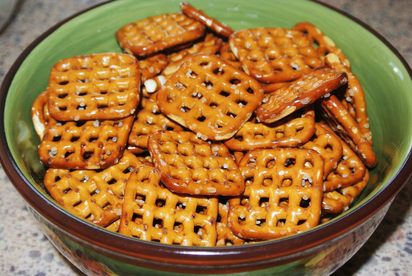 Yummerz && More: Chocolate Pretzel Snax