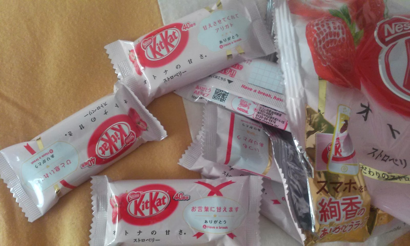 Japanese Strawberry Kit Kat: Review | kfclovesyou