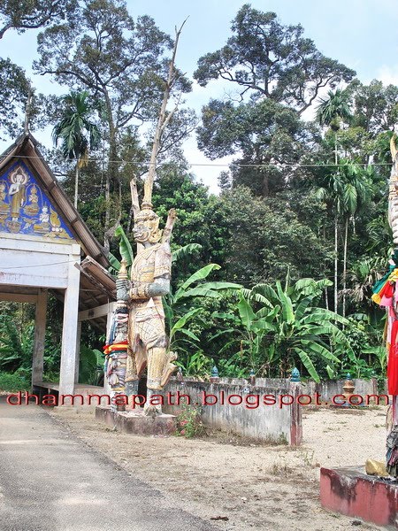 Dhamma Path Blog: Wat Kalai ( Big Buddha Statue) In Jeneri, Sik Of ...