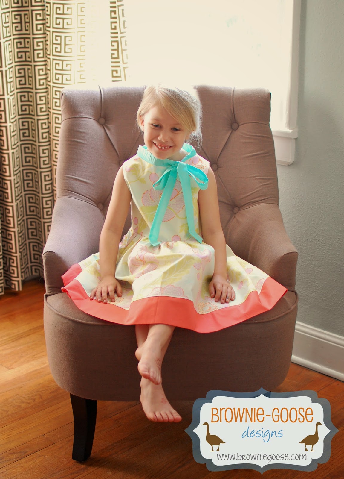 brownie-goose: Lazy Susan Tutorial: how to add a bow to the neckline