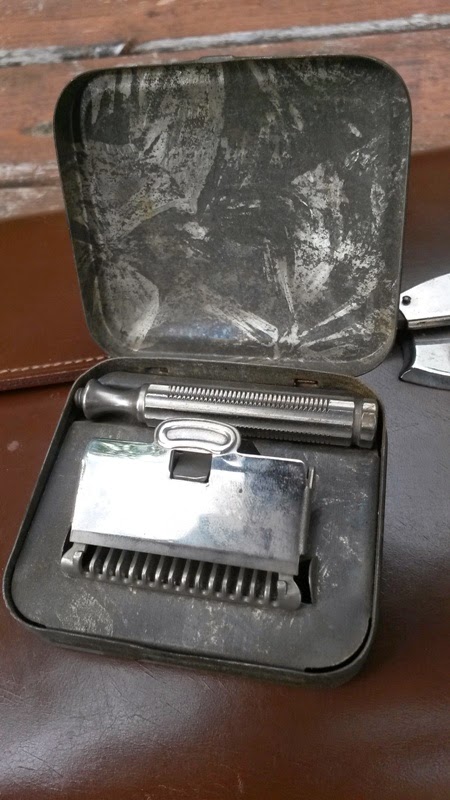 STEFANO'S VINTAGE & RETRO: Vintage shaving kit 2