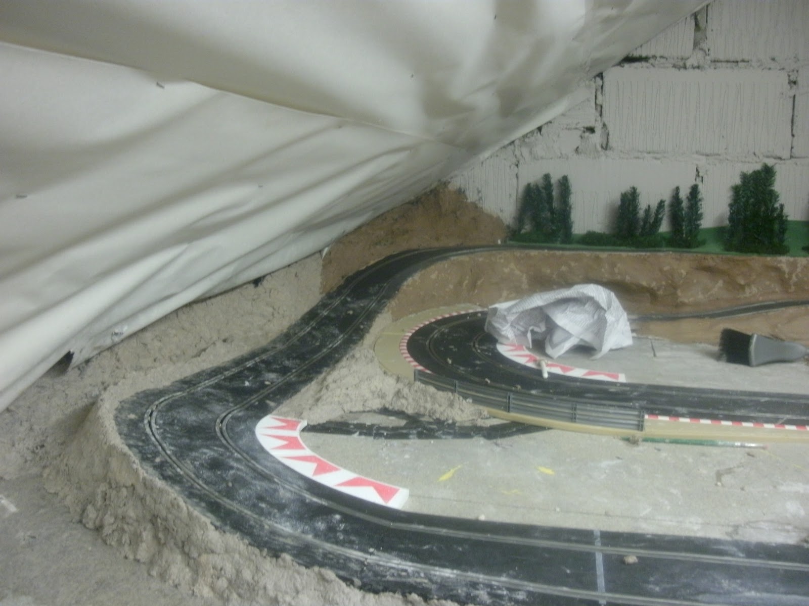 Bob's Scalextric Project: scenery