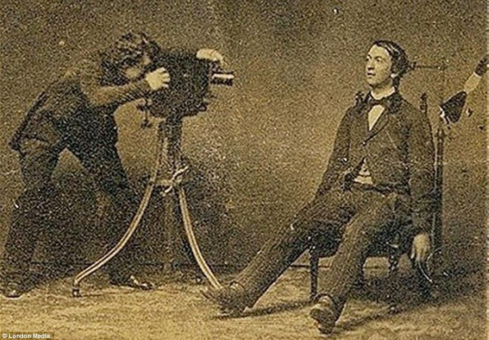 Writers in London in the 1890s: Weirdest Cameras of the 1890s