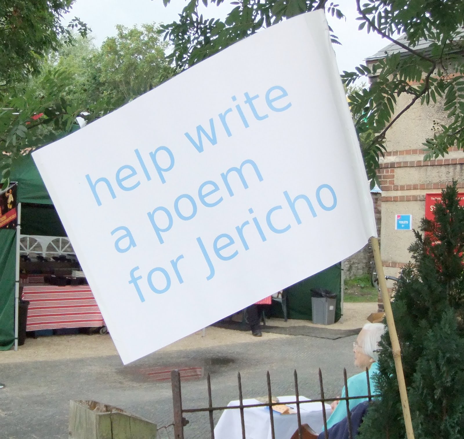 in with between: Clare Cochrane