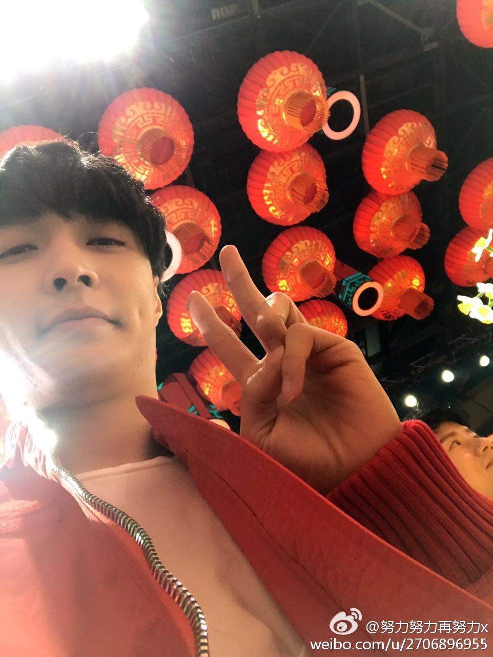 weibo go: [170128] EXO Lay's Weibo Update + He Jiong Replies