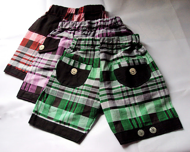 Daffysdream: Kids shorts with cuff, pocket &button.