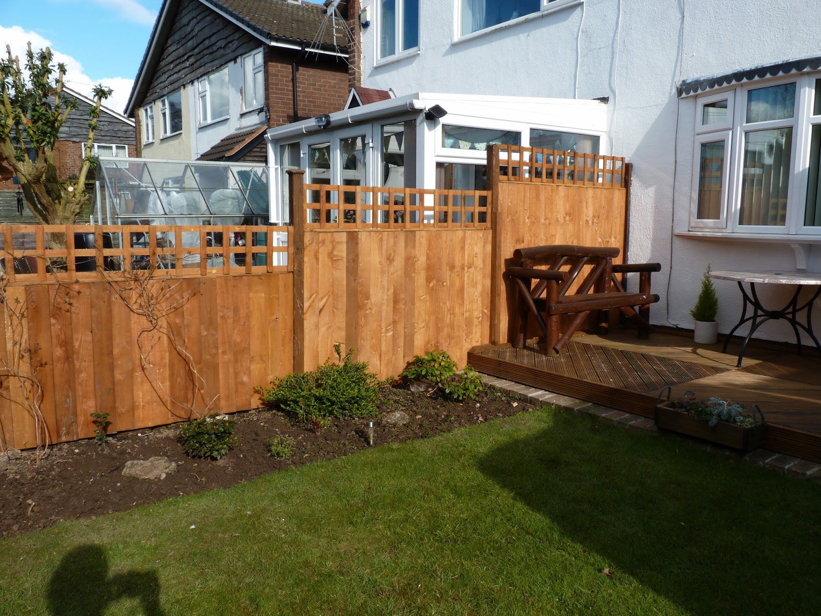 Second Hand Rose: New fencing