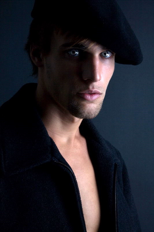 L'Homme du Jour: ALEX LAGO