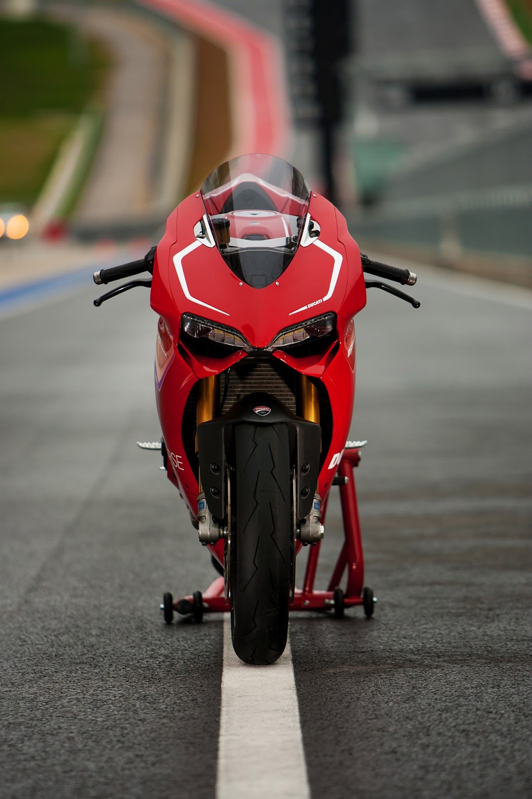 Racing Cafè: Ducati 1199 Panigale R 2013