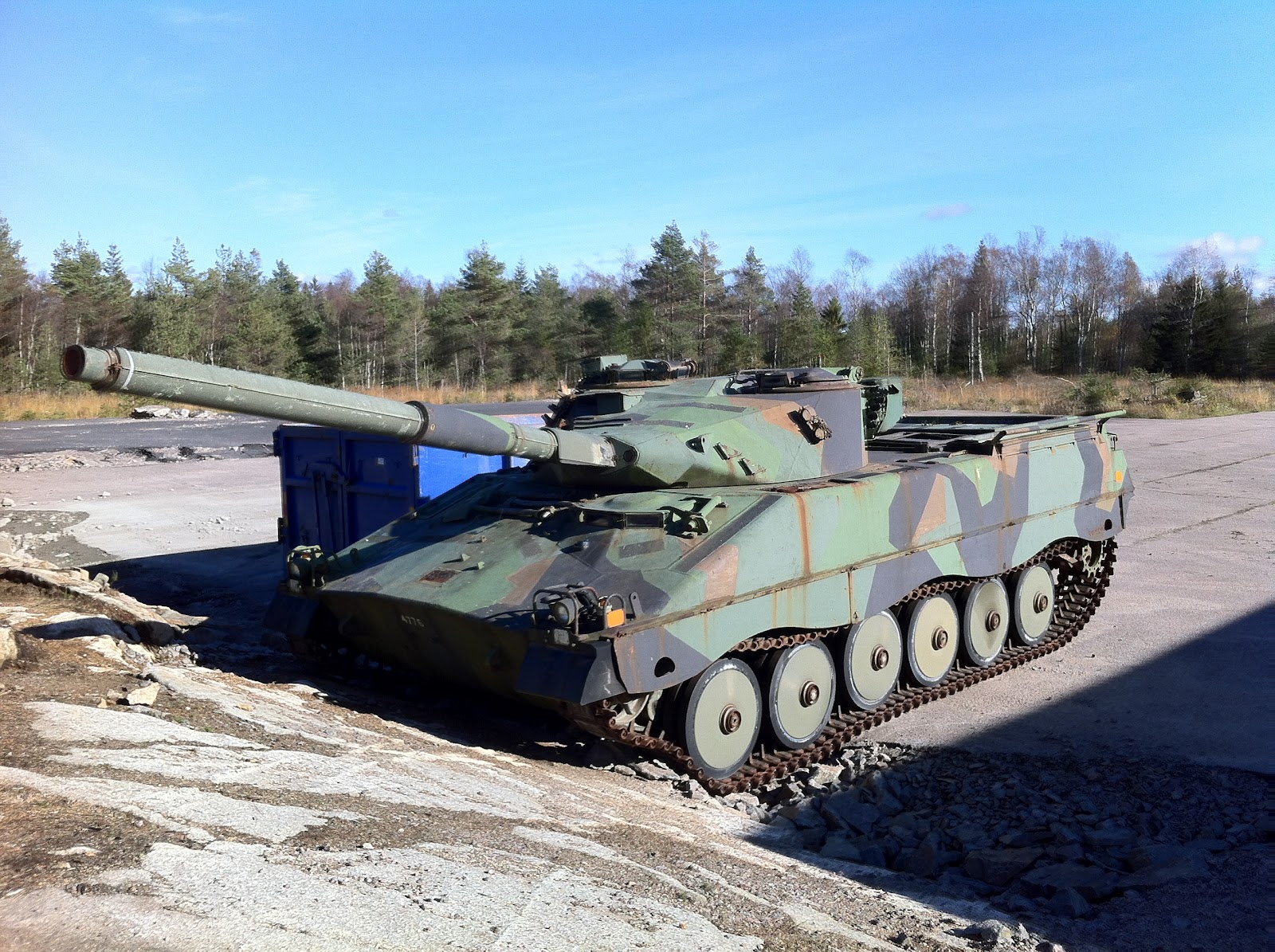 uddevallabloggen.se: Den nya stridsvagnen på skjutfältet