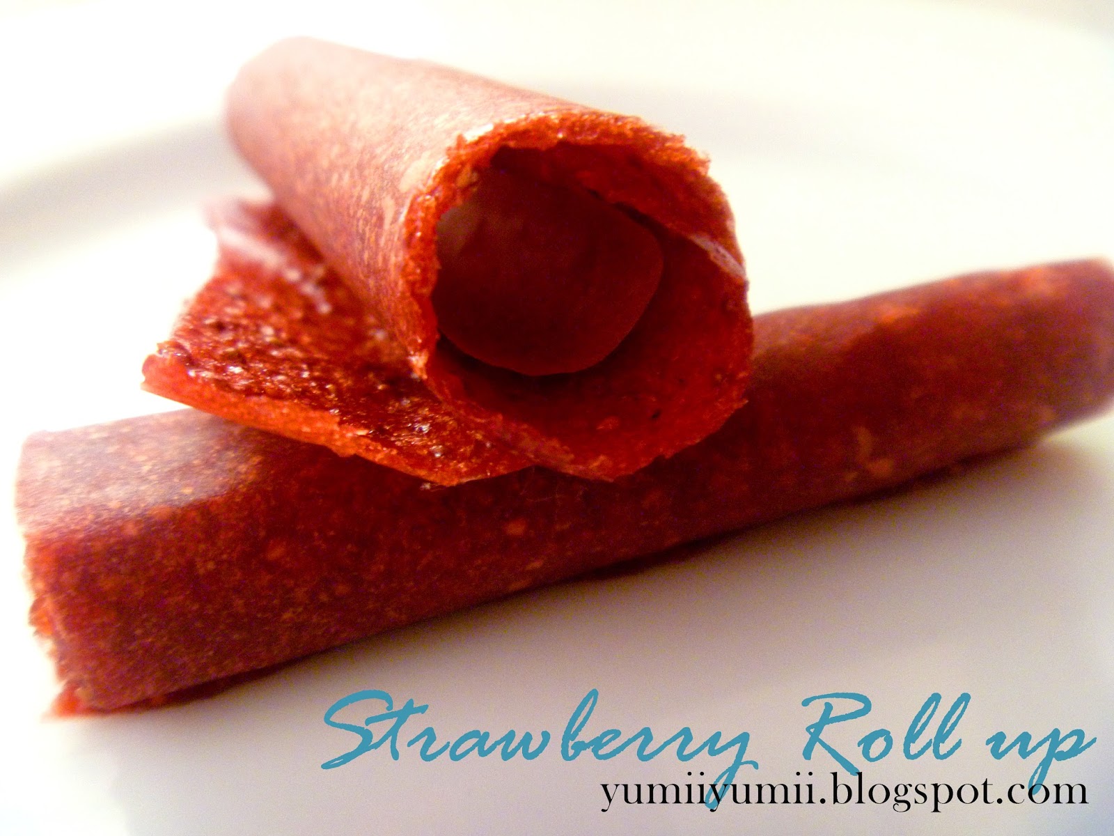 ...Yummy...: Strawberry Fruit Roll