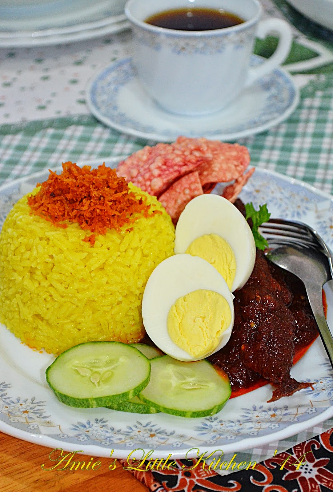 Sarapan Pagi Yang Paling Popular di Sabah : Nasi Kuning & Sambal Ikan ...