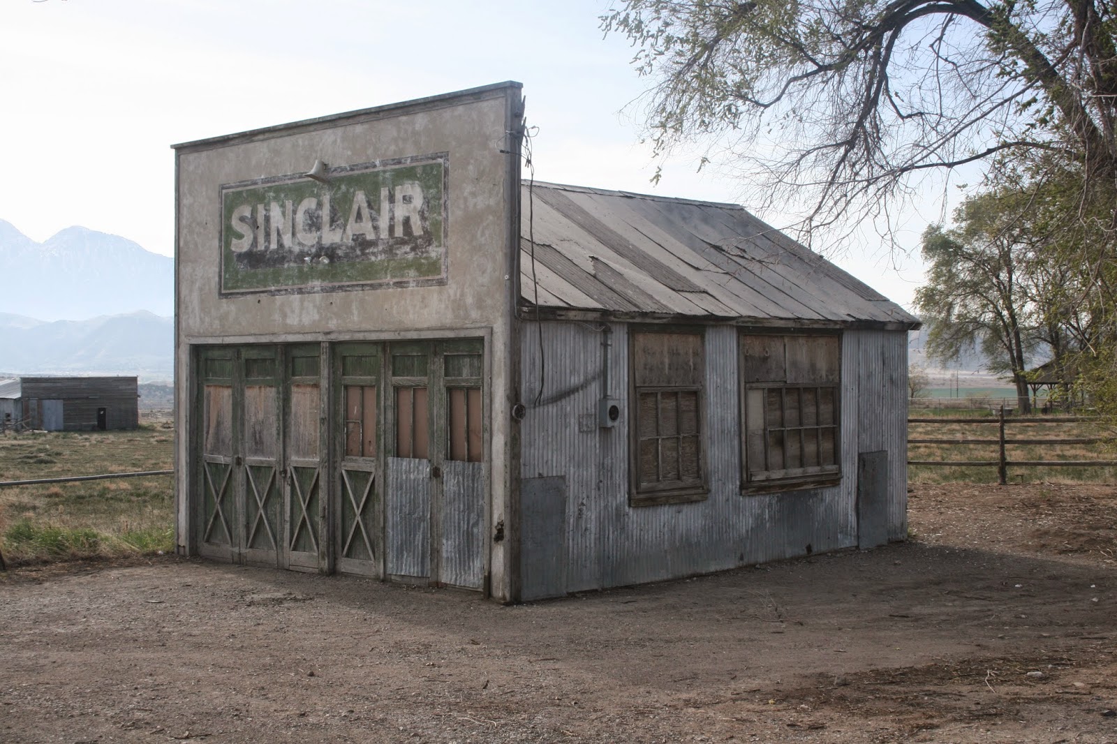 The Model Railroader's Notebook: The Abandoned Sinclair Gas Station in ...