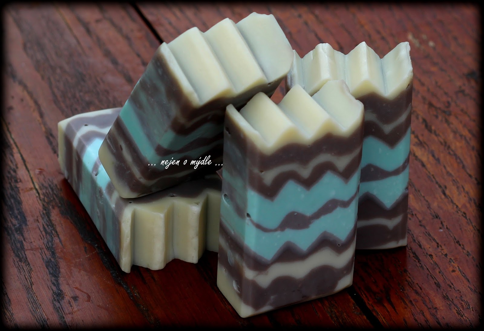 nejen o mýdle ...: Sculpted Layers - Soap Challenge Club (June 2016 entry)