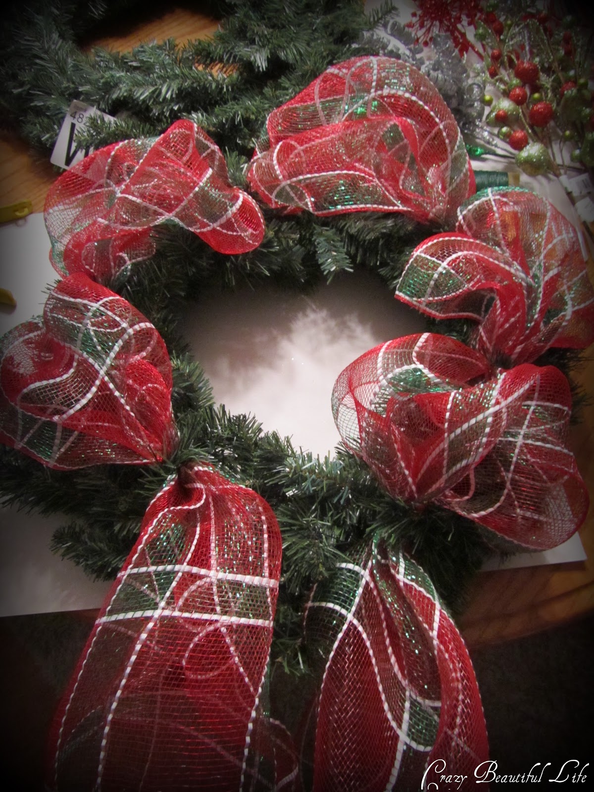 Glitter Glue and Paint: Mesh Wreath ~ Tutorial
