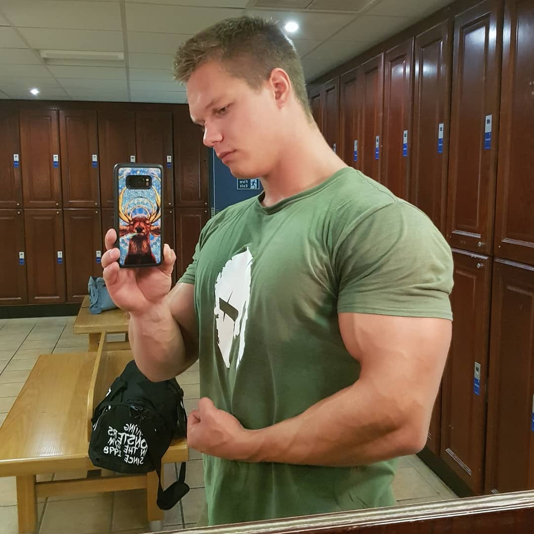 the beauty of male muscle: Adrian