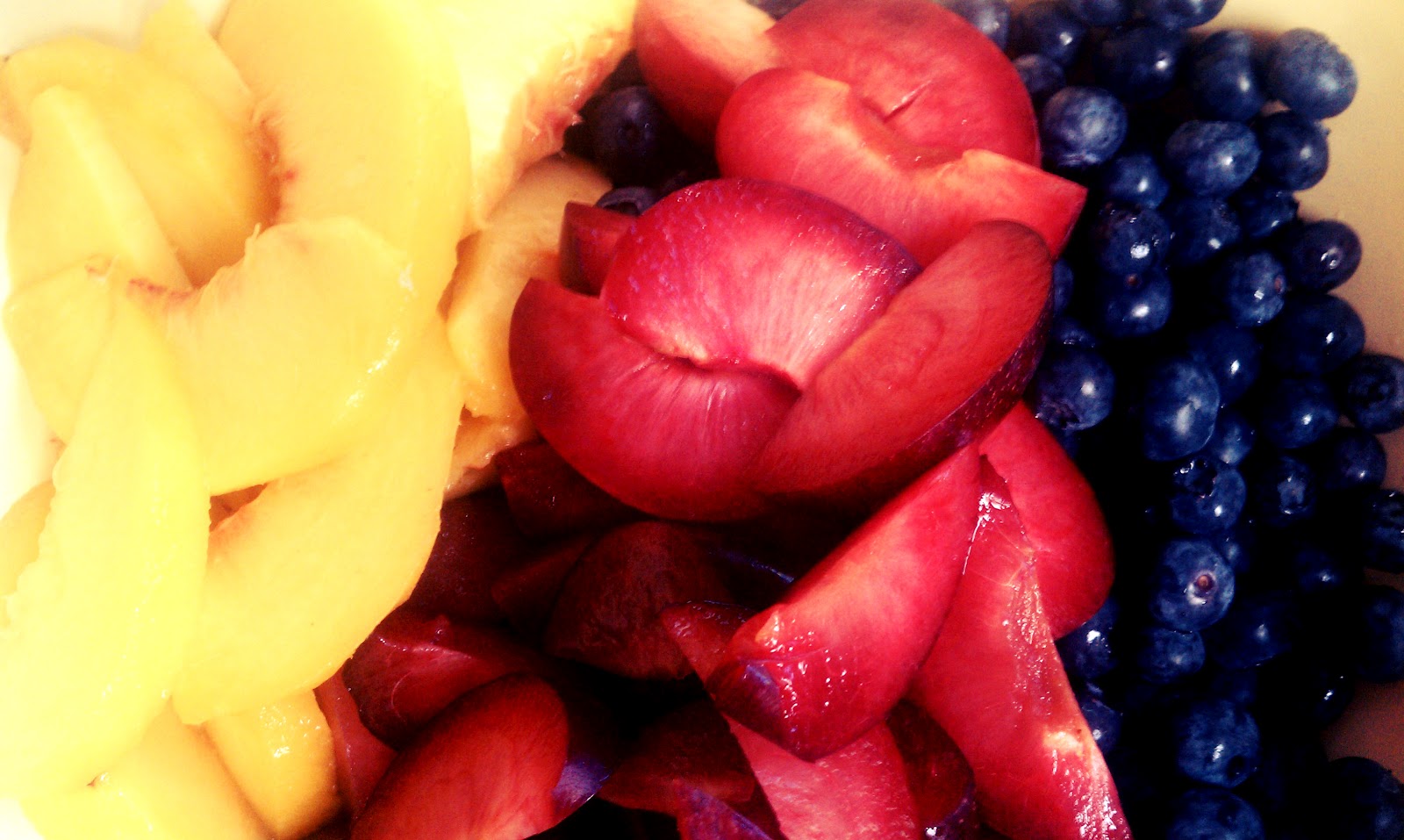 The Gastronomic Mommy: Stone Fruit Summer Crisp The Gastronomic Mommy: Stone Fruit Summer Crisp