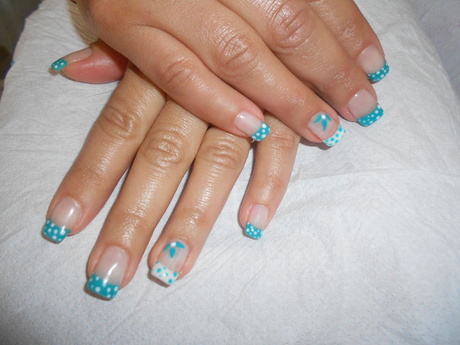 Mariagrazia Nails art: french colorato, puà e fiori