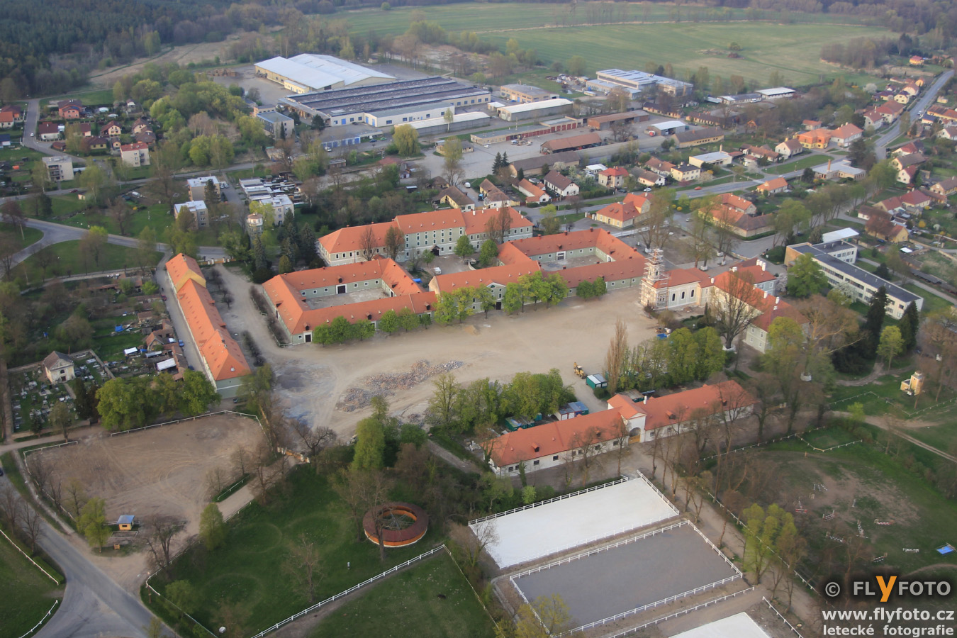 FLyFOTO letecká fotografie a video: Kladruby nad Labem
