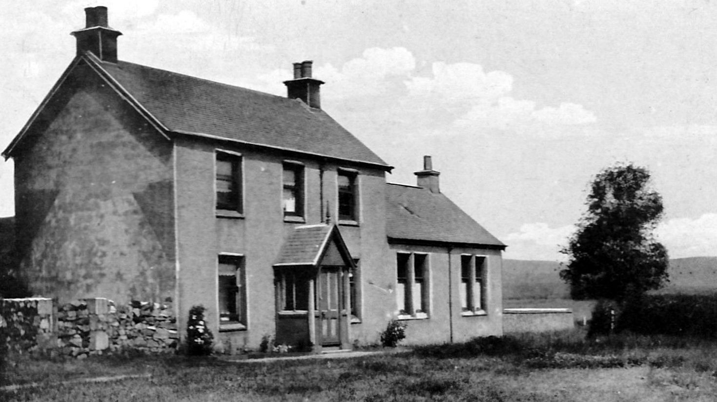 Tour Scotland: Old Travel Blog Photograph Of The School And ...