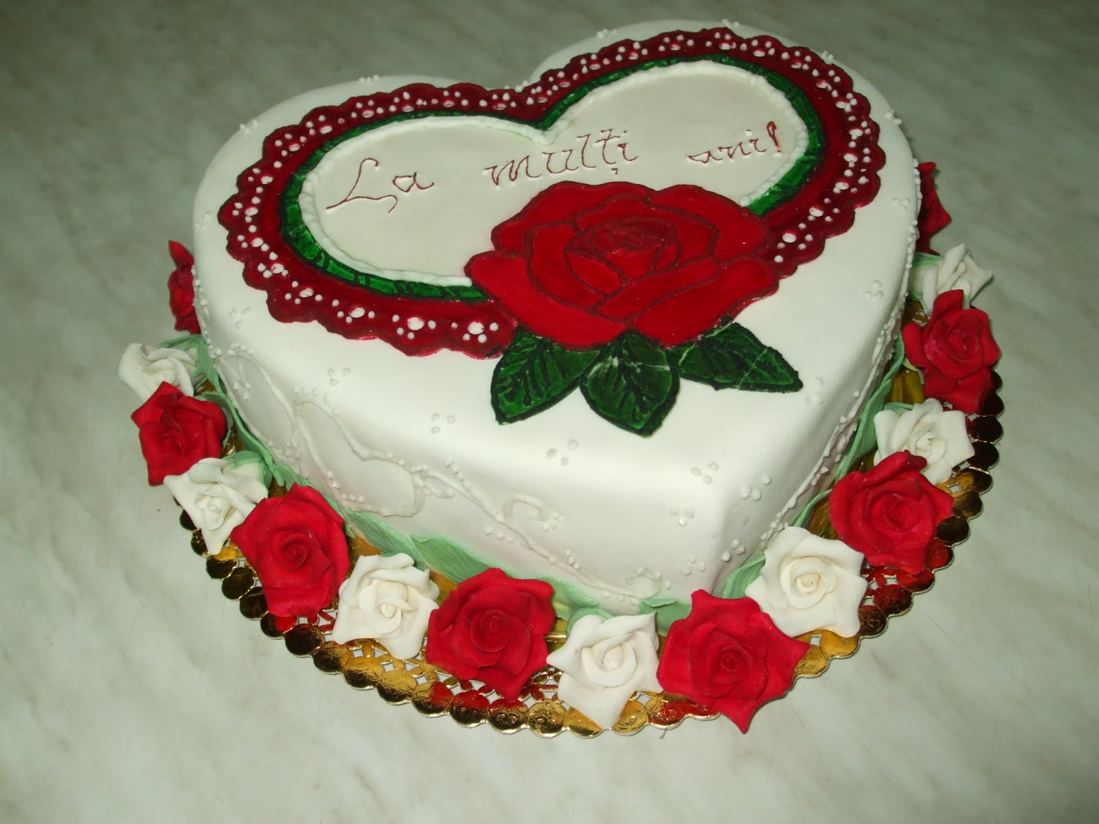 de toate: tort inima rosu -alb