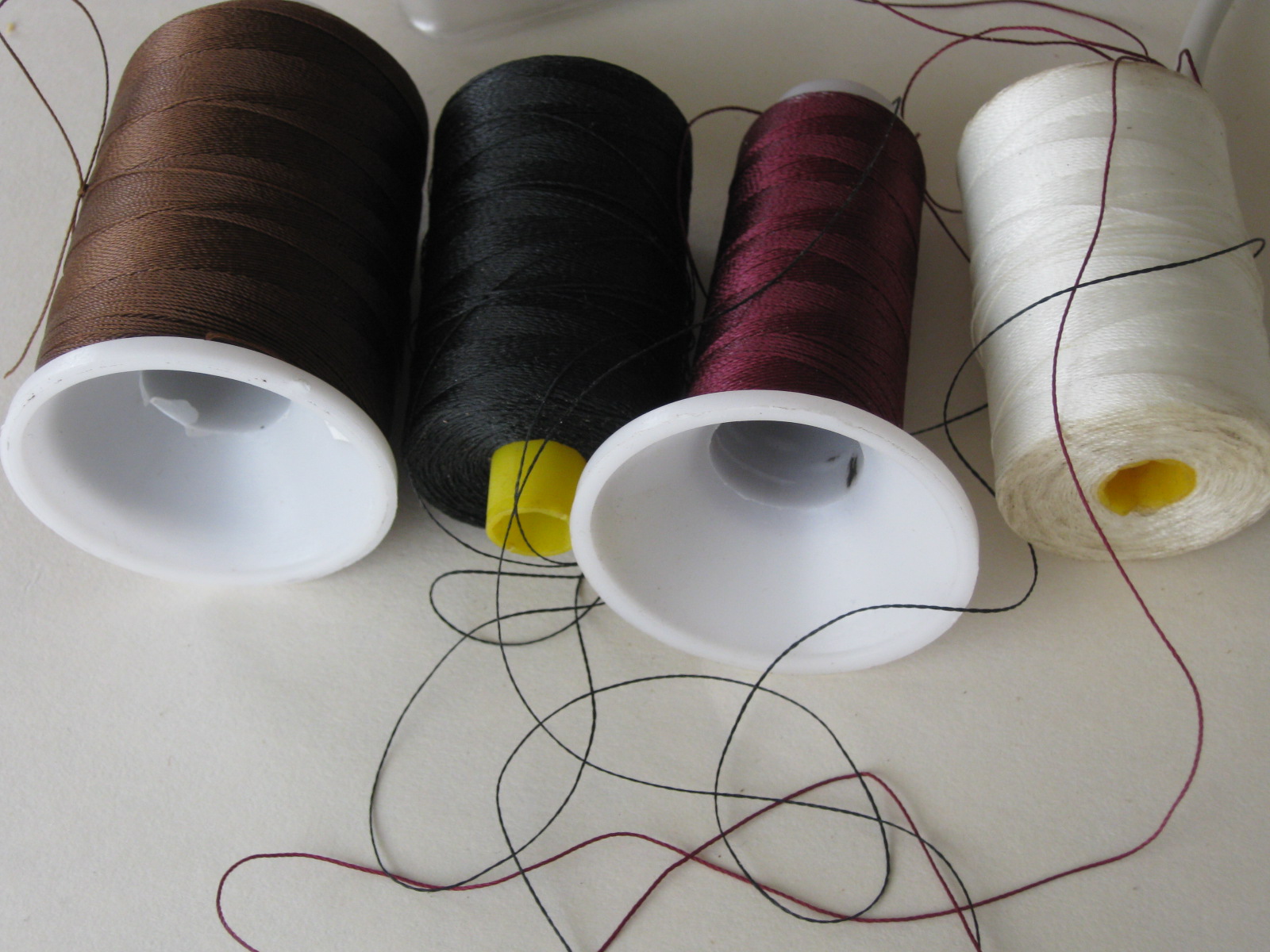 El rincón de Zonia: Telas- hilos- agujas