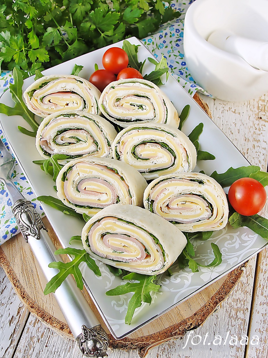 Ala piecze i gotuje: Roladki z tortilli z szynką serkiem i rukolą
