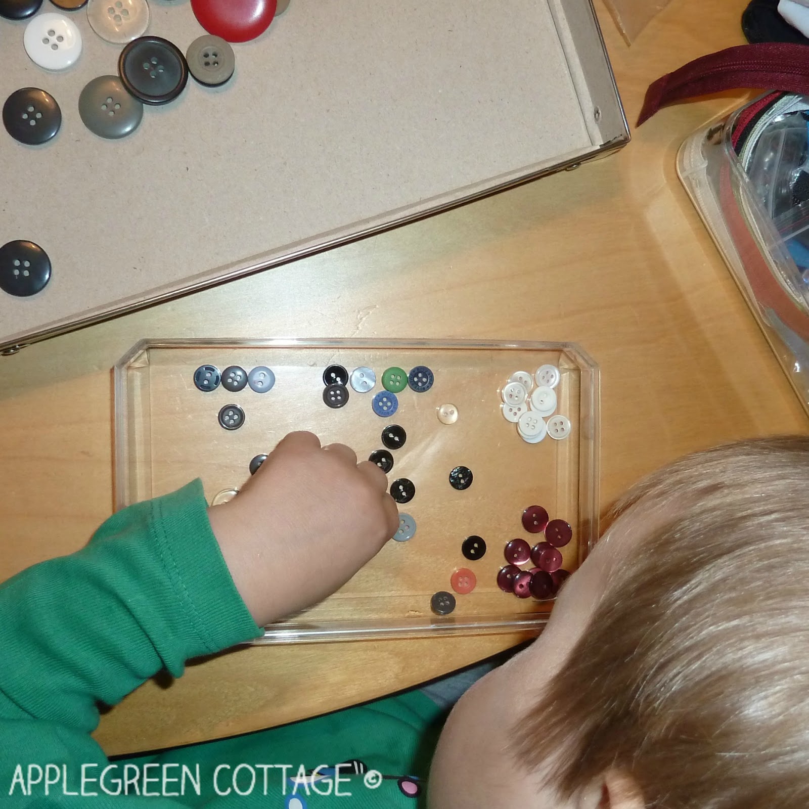 Buttons - sorting by color and fine motor skills - AppleGreen Cottage