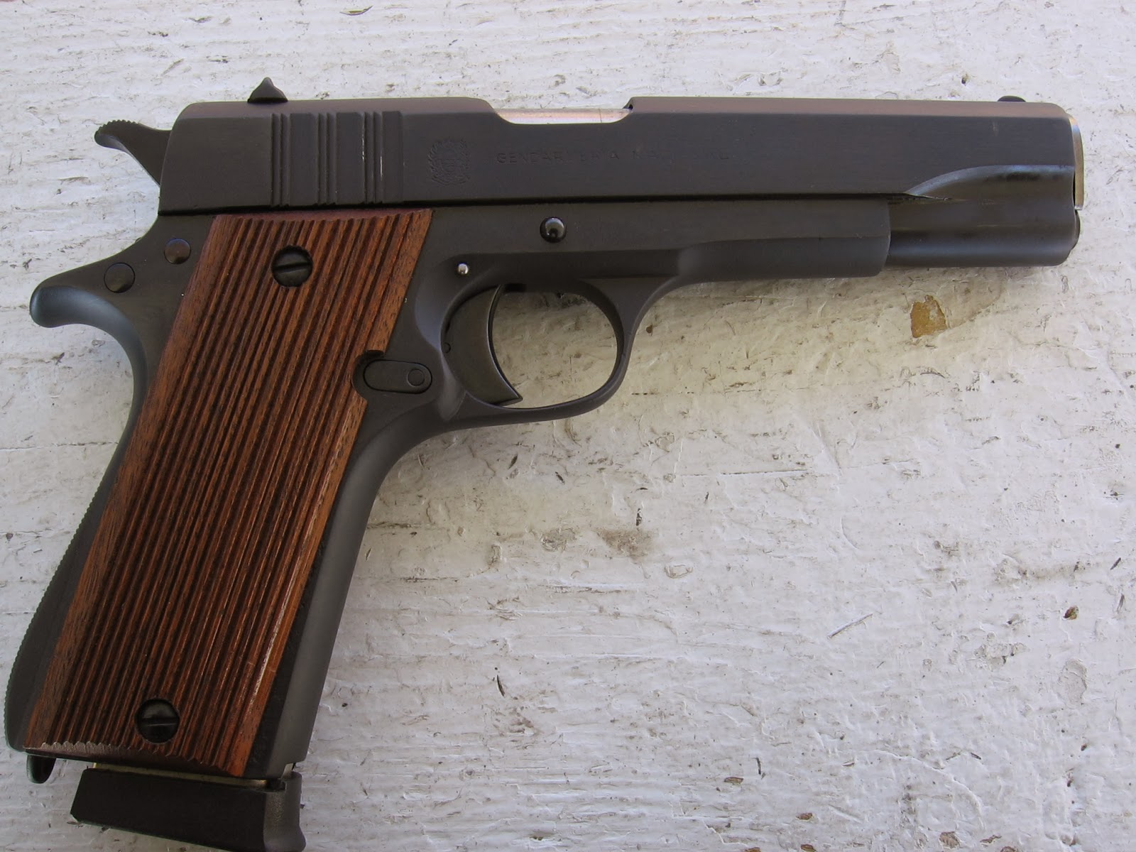 Old School Guns: January 2014