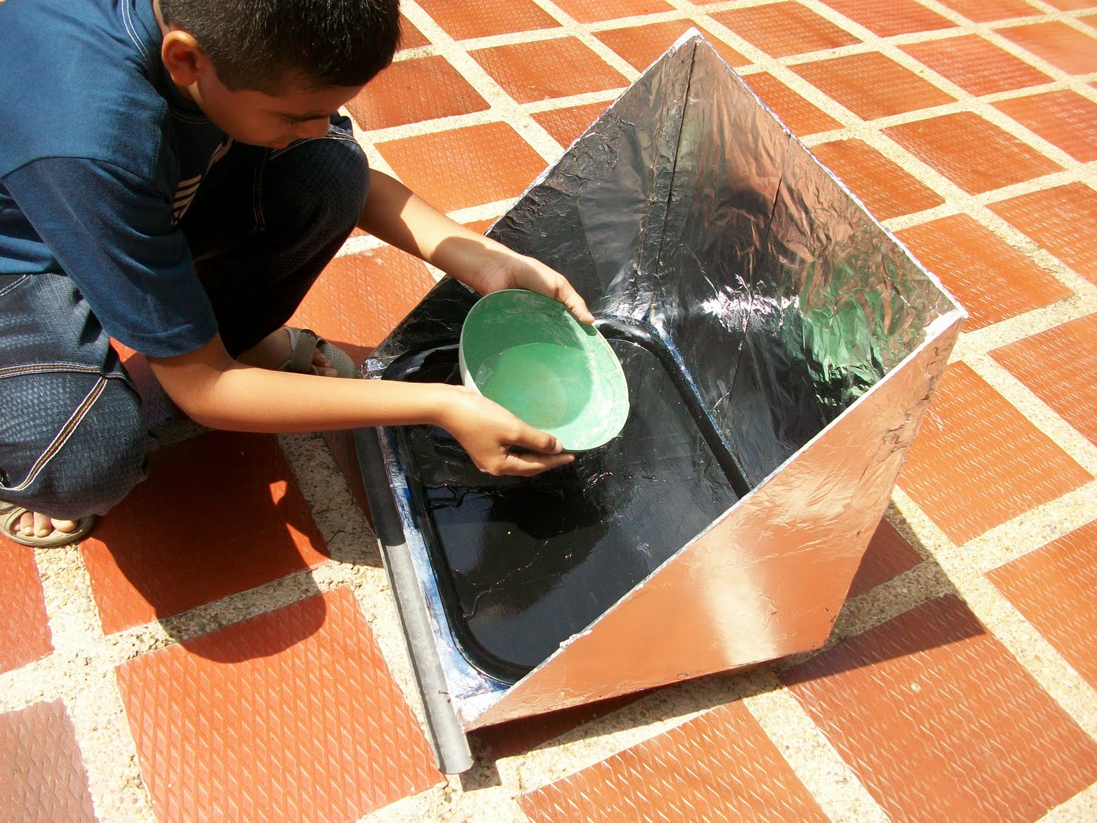 Gestión Ambiental/Omar Medina Chadid: DESTILADOR SOLAR CASERO