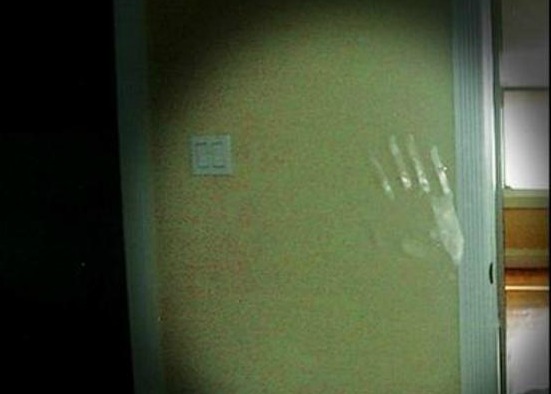 Seeks Ghosts: The Handprint