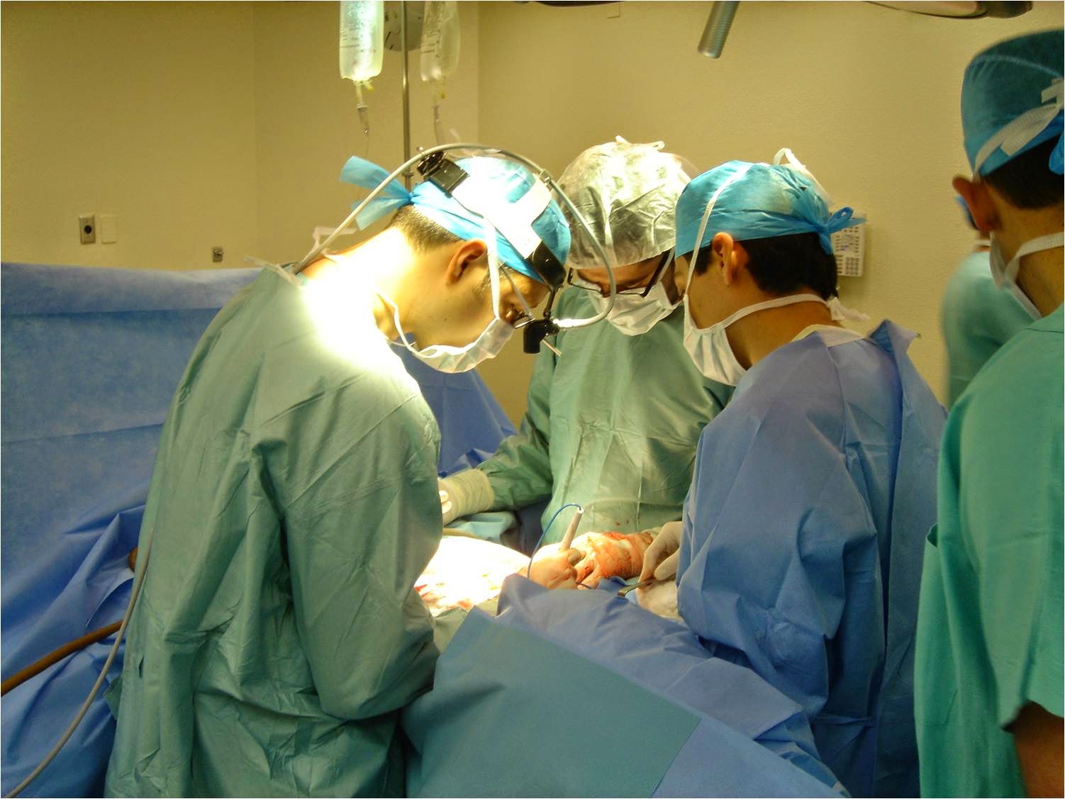 SALUD Y BIENESTAR DE TU LADO : NOVEDOSA CIRUGÍA PARA EL CÁNCER DE COLON ...