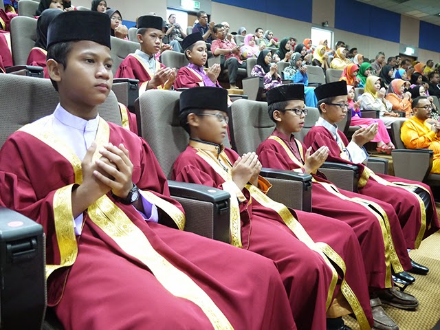 400 Keping Gambar Graduasi dalam Satu DVD
